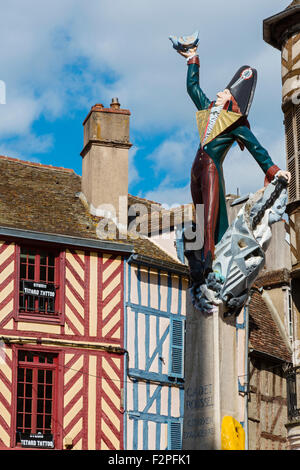 Auxerre, Yonne, France. Statue de Cadet Roussel dans le centre-ville ...