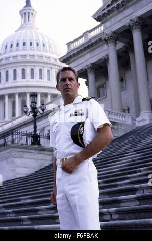 Aug 14, 1987 ; Annapolis, MD, USA ; Kevin Costner (à droite) Le ...