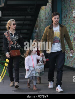 Aaron Taylor-Johnson Sam et prendre leur fille Wylda Rae Romy Hero et ...