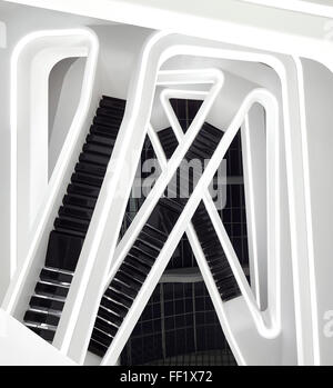 Atrium pleine hauteur avec escaliers et puits de lumière. 5 Pancras ...