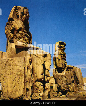 Egypte : colosses de Memnon. NRuins /du grès colossales statues du ...