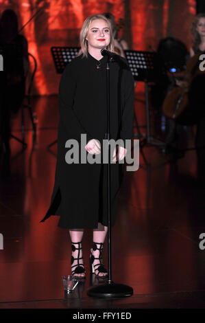 La chanteuse britannique effectue des Låpsley sur live talk show ...