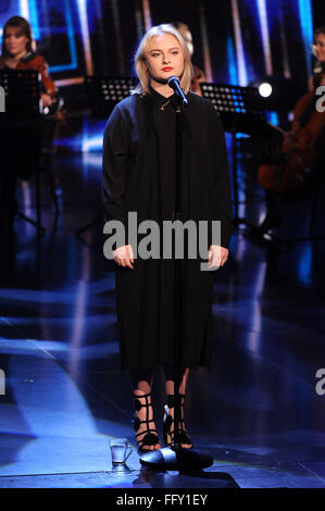 La chanteuse britannique effectue des Låpsley sur live talk show ...