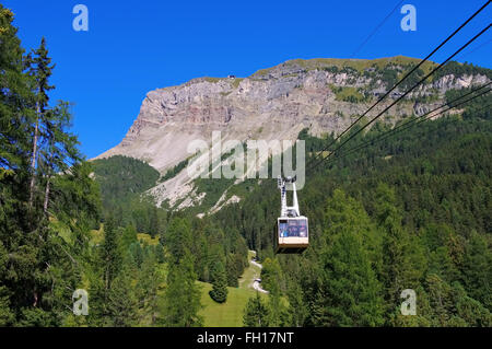 Secada Seilbahn dans den Dolomiten - teleférico de la montagne Seceda ...