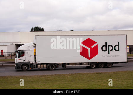 Camion de livraison de colis DPD express Nottingham, Royaume-Uni Photo ...
