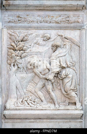 Sacrifice d'Isaac. En relief par le sculpteur de la Renaissance ...