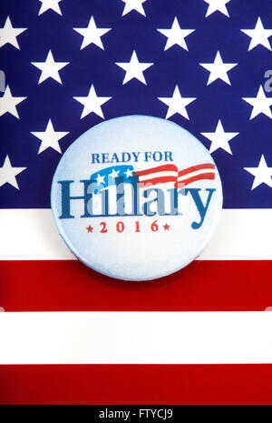 Une Hillary Clinton 2016 pin's badge sur les États-Unis d'un drapeau ...