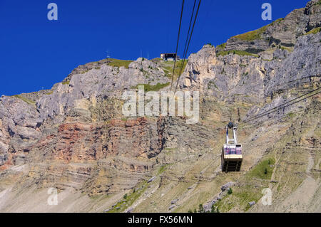 Secada Seilbahn dans den Dolomiten - teleférico de la montagne Seceda ...