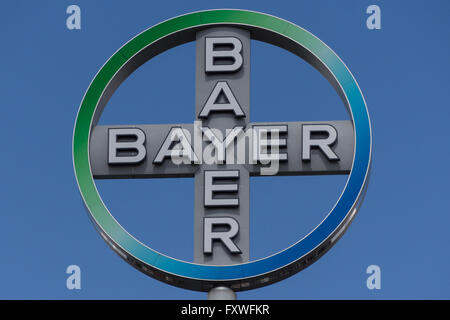 Le logo de Bayer, entreprise pharmaceutique et chimique allemande Photo ...