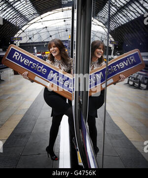 Carol Smillie lors d'une séance photo à la gare de Queen Street à ...