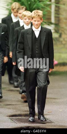 Le prince Harry part pour sa première journée au collège Eton ce matin ...