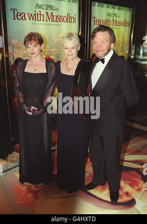 Dame Judi Dench avec son mari Michael Williams à la première royale de ...