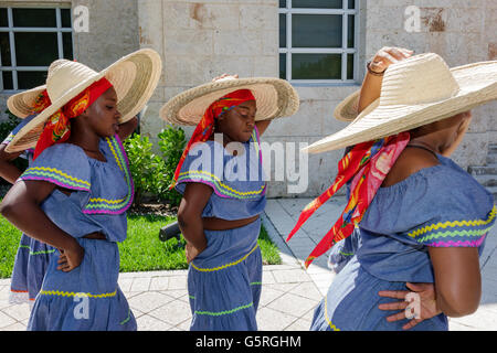 Miami Beach Florida, danse haïtienne danseurs costumes de danse, folk ...
