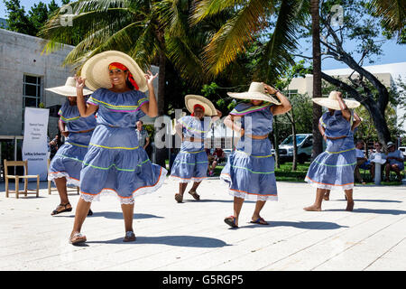 Miami Beach Florida, danse haïtienne danseurs costumes de danse, folk ...