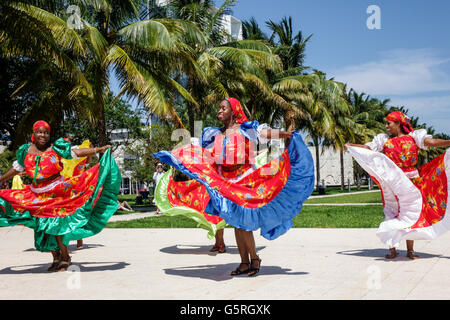 Miami Beach Florida, danse haïtienne danseurs costumes de danse, folk ...