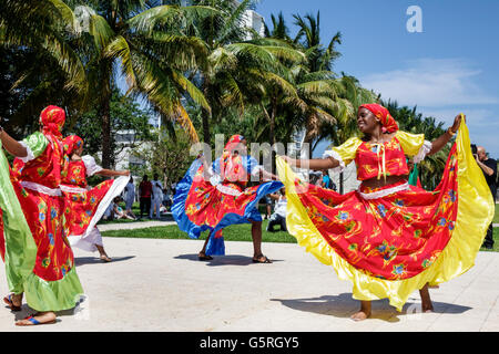 Miami Beach Florida, danse haïtienne danseurs costumes de danse, folk ...