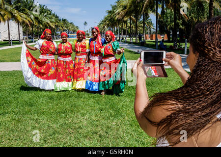 Miami Beach Florida, danse haïtienne danseurs costumes de danse, folk ...