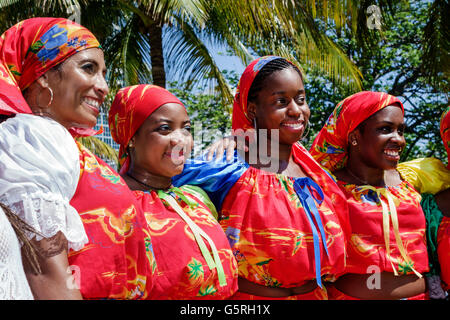 Miami Beach Florida, danse haïtienne danseurs costumes de danse, folk ...
