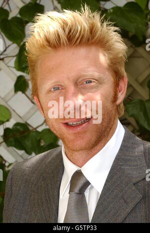 Boris Becker, âgé de 17 ans, d'Allemagne de l'Ouest, est devenu le plus ...