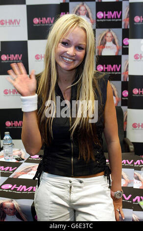 L'ancienne actrice Brookside Jennifer Ellison au magasin HMV de Church ...
