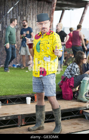Festival Goer portant un masque Breaking Bad Heisenberg le jour 3 du ...