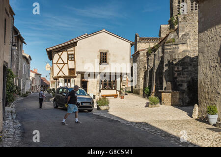 Village médiéval de Charroux, Allier, Auvergne, France (Charroux est ...