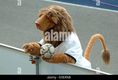 GOLEO VI et pille la mascotte de la Coupe du Monde FIFA 2006 COLOGNE ...