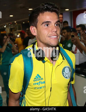 RECIFE, Brésil - 07/03/2016 : DÉBARQUEMENT DE PALMIERS - Le joueur ...