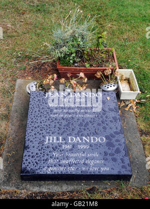 La tombe de Jill Dando, dans le crématorium d'Ebdon Road et le ...