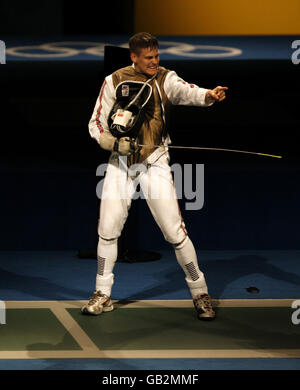 Richard Kruse de Grande-bretagne en action contre Alexey Cheremisin de ...