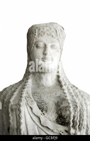 Ancienne statue en marbre grec archaïque d'un kouros, l'un des jumeaux ...