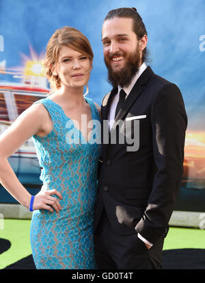 (G-D) Jody Steel et Caleb Pritchett arrivent à la première ...