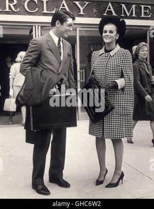 Fait à Paris USA 1966 Boris Sagal Maggie Scott (ANN-MARGRET) et Marc ...