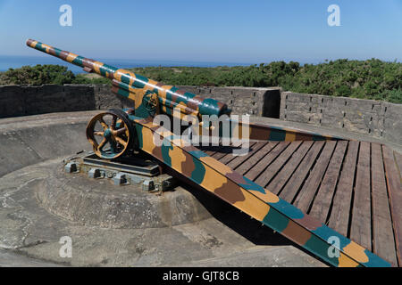 À l'avant, restauré Batterie d'artillerie côtière allemande, Batterie ...