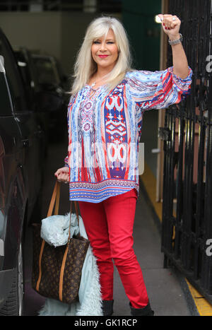 Sam Fox Studios ITV en dehors aujourd'hui avec : Sam Fox, Samantha Fox ...