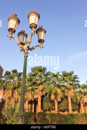 Une vue sur la rue de ville touristique Béchar en Algérie. Dans le ...