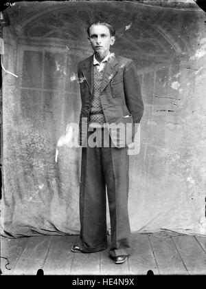 Portrait d'homme, Archives Costica Acsinte, Ialomita Roumanie, plaques ...