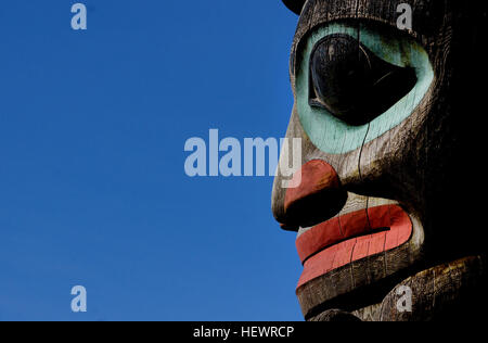 Les totems sont des sculptures monumentales sculptées sur les poteaux ...