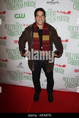 Lou Ferrigno participant à la 85e parade de Noël annuel Hollywood à ...