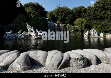 Fontaine de Diane et Actéon dans le parc du Palais Royal de Caserte ...