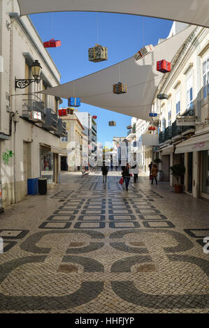 Le centre-ville de Faro shopping Photo Stock - Alamy
