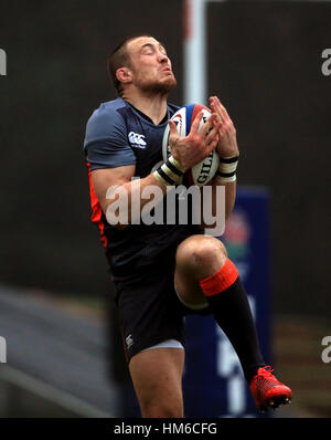 Mike Brown de l'Angleterre pendant une session de formation à Pennyhill ...
