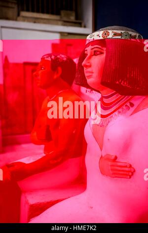 Calcaire peint les statues de Rahotep et de son épouse Nofret au Musée ...