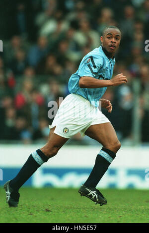 FITZROY SIMPSON Manchester City FC 01 Septembre 1992 Photo Stock - Alamy