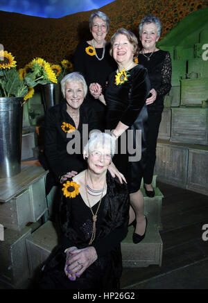 Angela Baker, Tricia Stewart et Beryl Bamforth l'original "Calendar ...