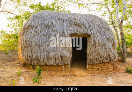 Maison traditionnelle africaine dans la région de Malindi. Au Kenya Photo Stock - Alamy