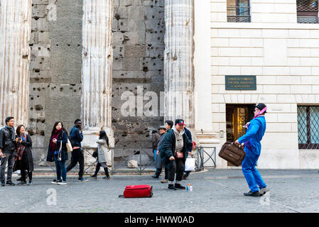 Mime dans la rue Rome - Statue de la Liberté Photo Stock - Alamy