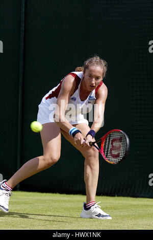 SANDRINE TESTUD WIMBLEDON 24 Juin 2002 Photo Stock - Alamy