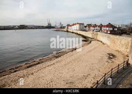 Le front de mer à Hartlepool Headland avec la plage, les maisons et les ...