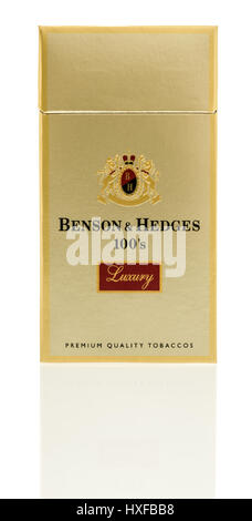 Paquet de cigarettes Benson Hedges la cigarette Photo Stock - Alamy
